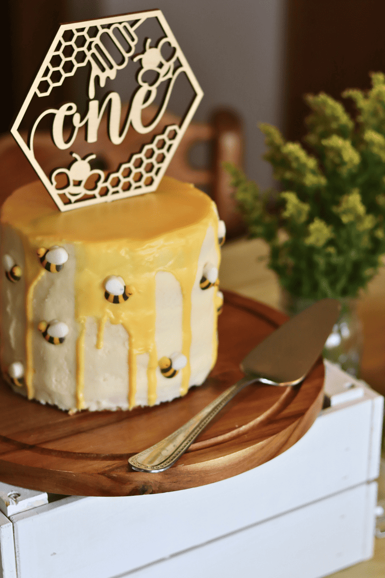 Ideas and Decorations for a Bumble Bee-Themed Birthday Party ...